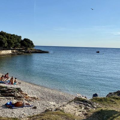 Plyazh Sv. Pavao 🏖️ Gespanschaft Istrien, Kroatien - detaillierte ...