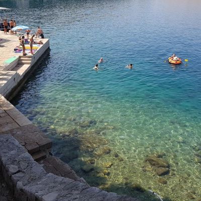 Jadranovo beach 🏖️ Jadranovo, Küstenland-Gorski Kotar, Kroatien ...