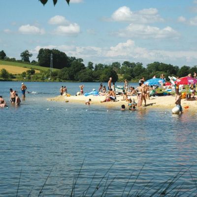 Plage du Lac du Val de Lenne 🏖️ Aveyron, Frankreich - detaillierte ...